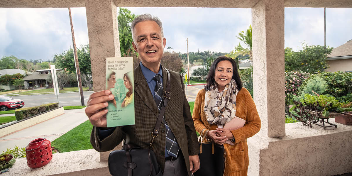 Improving Our Skills in the Ministry—Witnessing Through a Camera or an ...