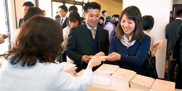 A Surprise Gift for Japan — Watchtower ONLINE LIBRARY